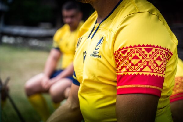FOTO | Motive tradiționale, pe tricourile jucătorilor din echipa ...